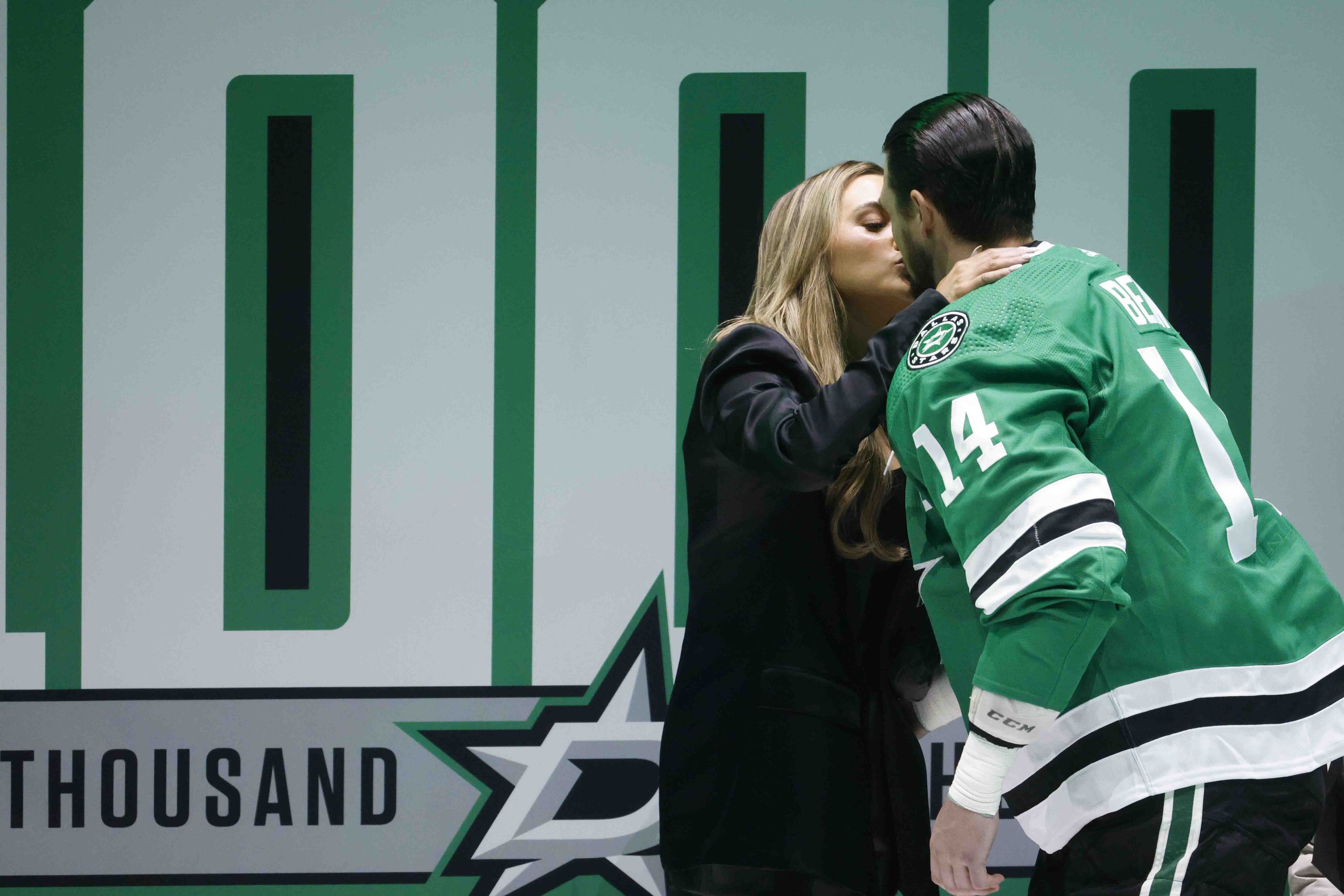 O Captain: Stars honor Jamie Benn's 1,000th career game with customary ...