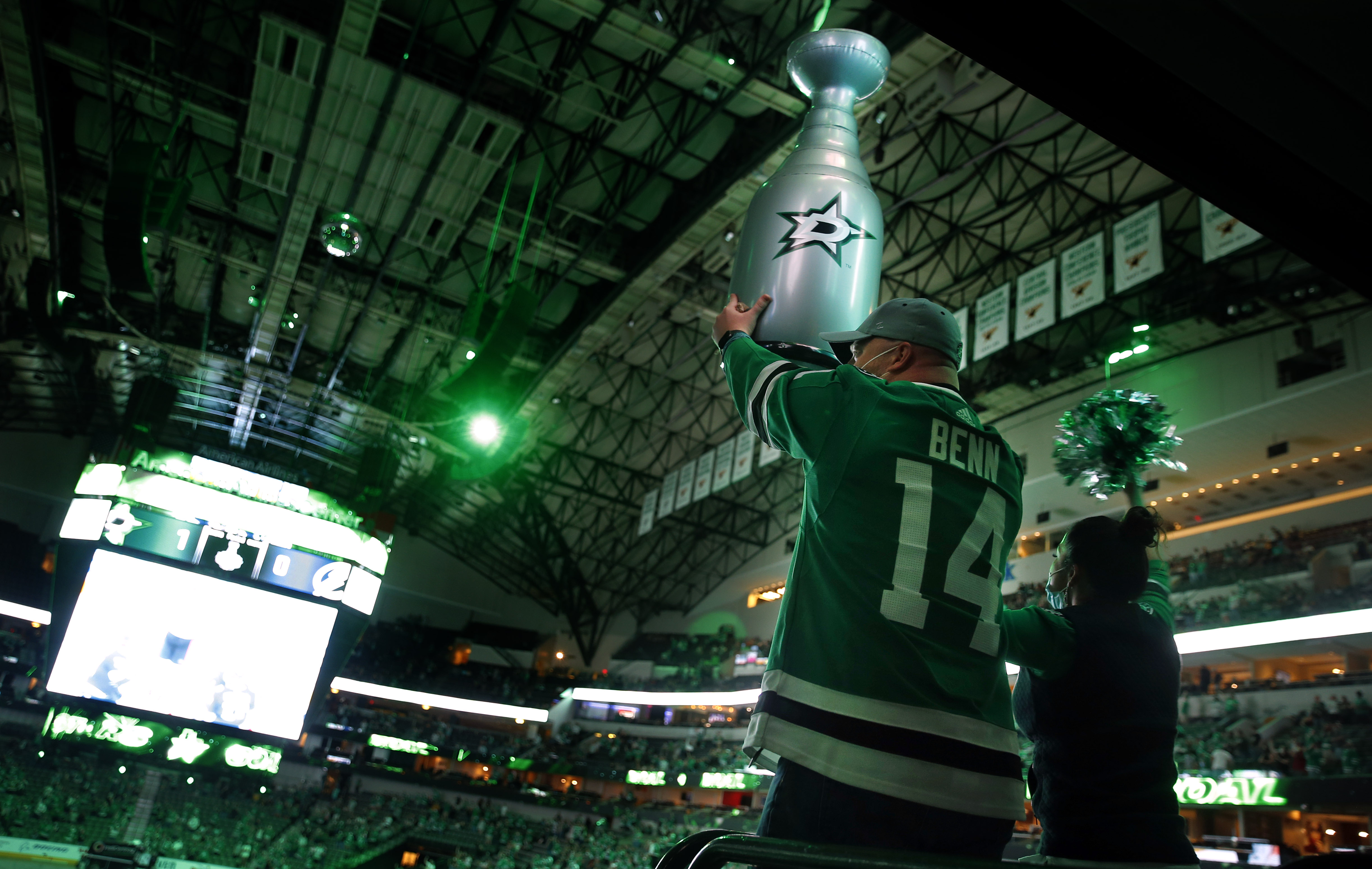 Photos: Stars fans at the AAC watch party get put through an emotional ...