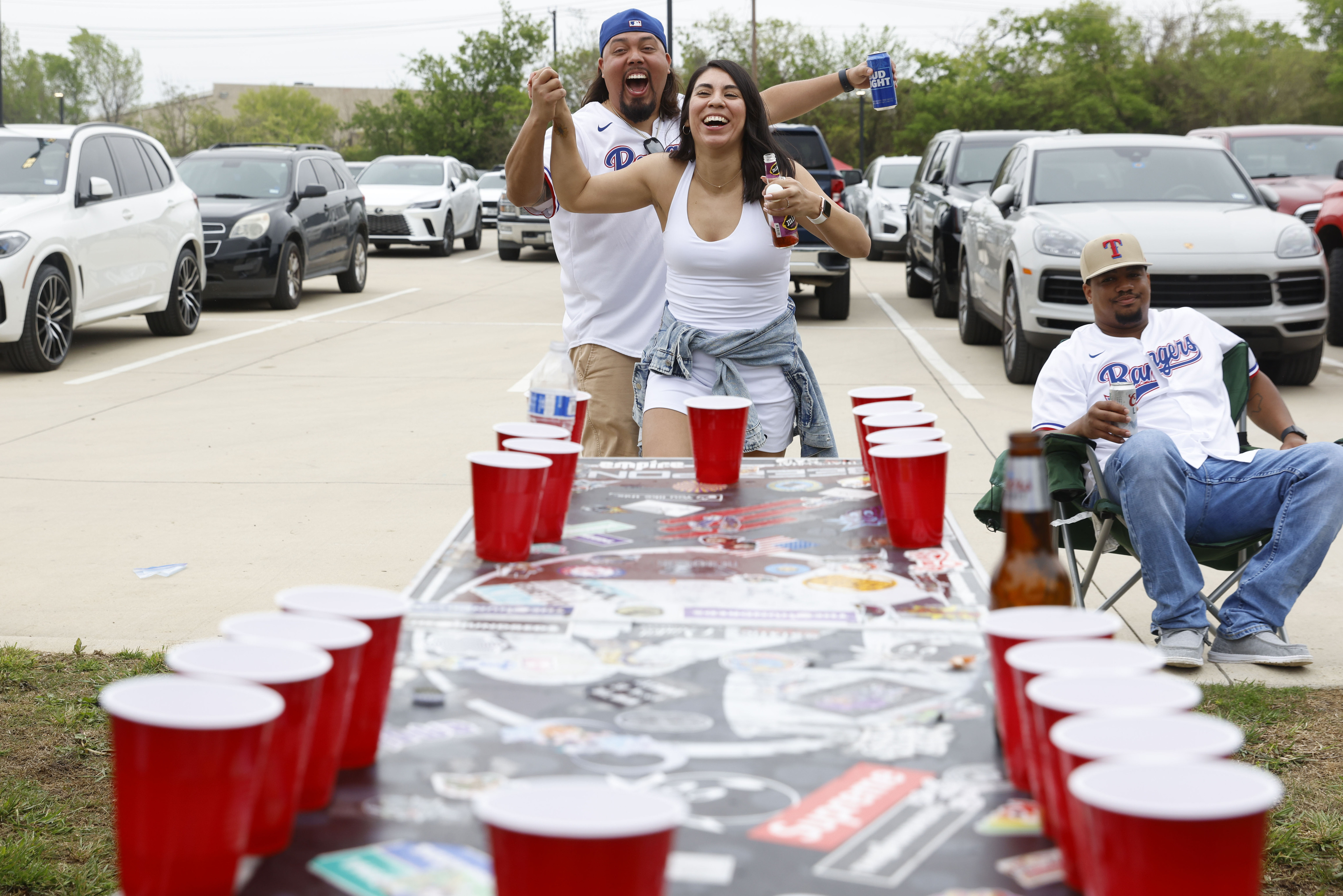 Tailgating, mascots and more: This is how Rangers fans celebrated ...