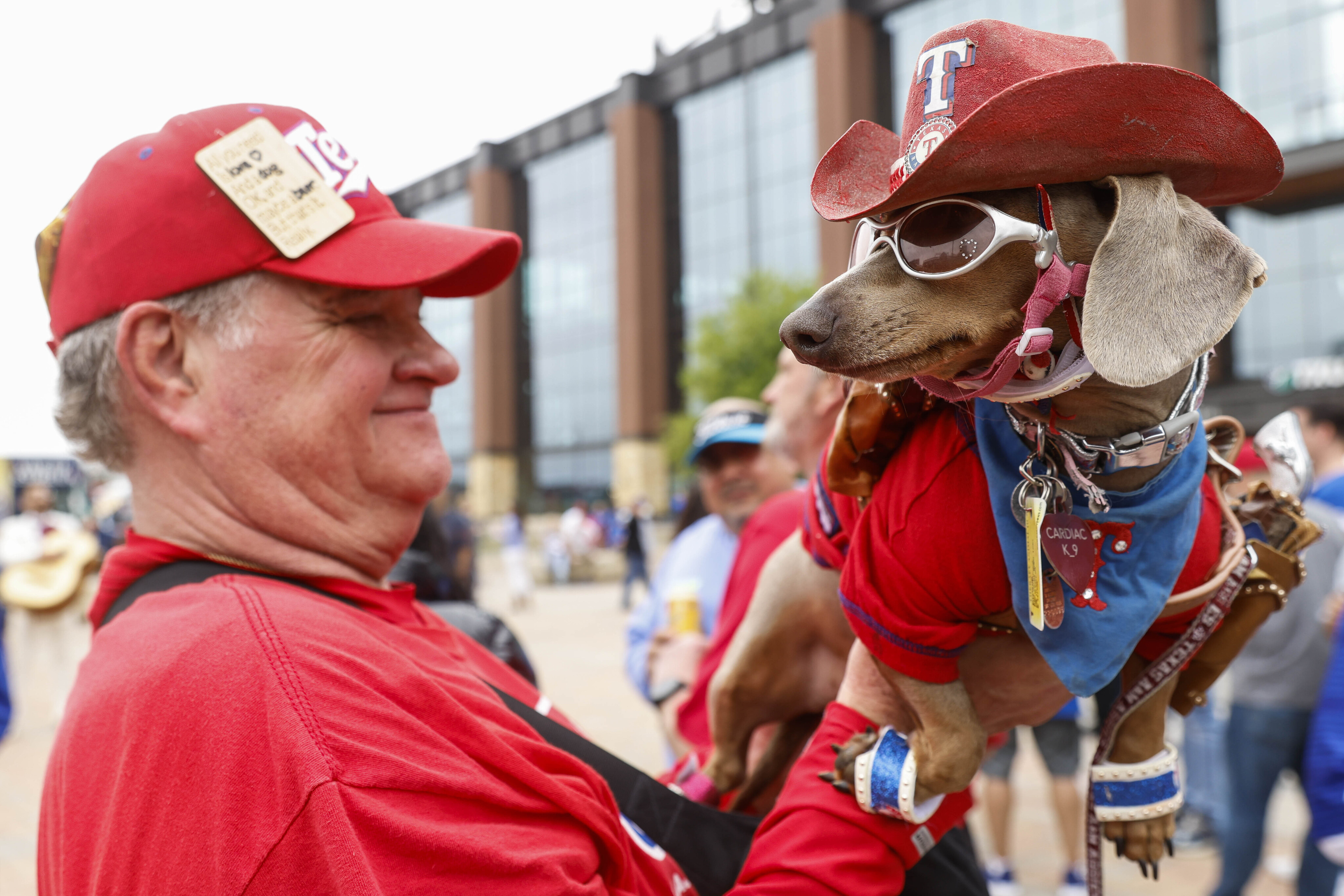 Tailgating, mascots and more: This is how Rangers fans celebrated ...