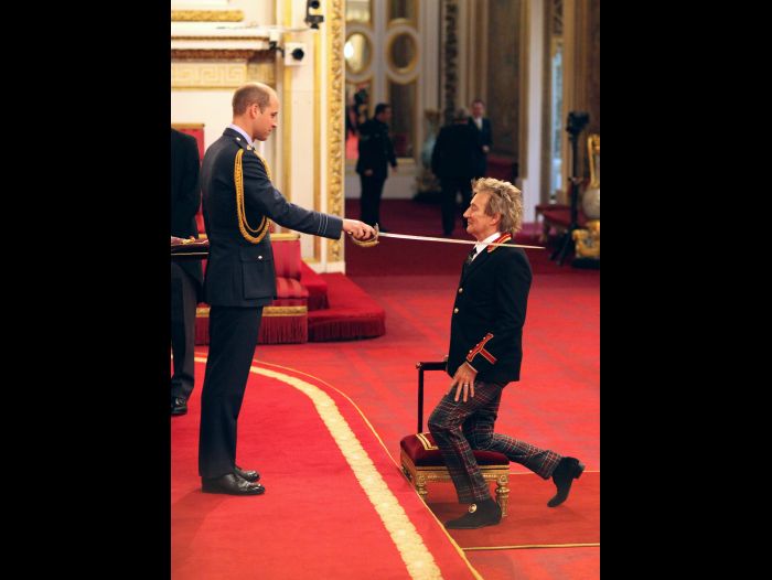 Al servicio de la Reina: Rod Stewart fue investido Caballero del ...