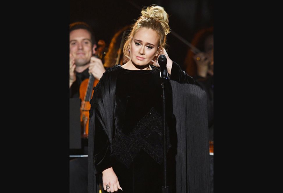 Adele tuvo este error en su presentación en los Grammy 2017 ¡Así reaccionó en vivo! [VIDEO y ...