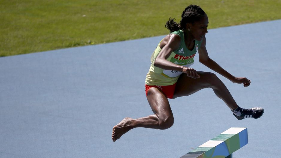 Río 2016: Etenesh Diro corrió descalza de un pie la prueba de 3 mil ...