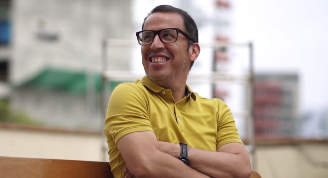 Daniel Peredo: imagen del comentarista fue retratada en la cabina de ...