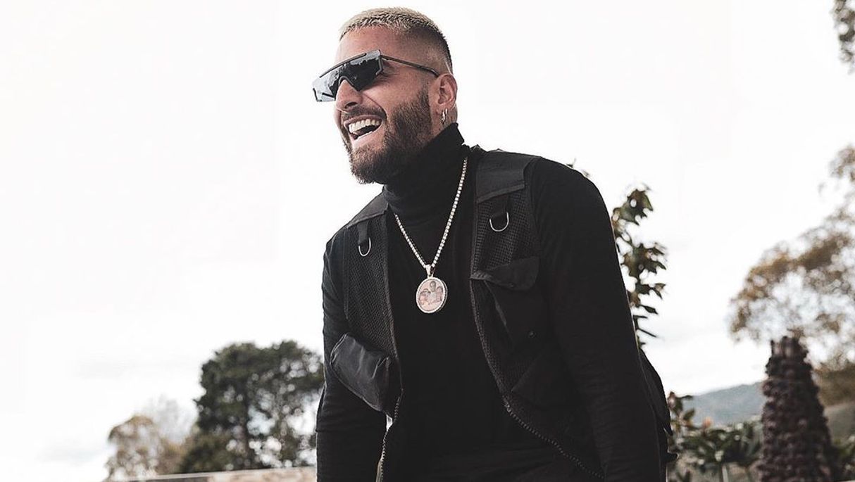 Maluma protagoniza portada de revista italiana con su excéntrico look ...