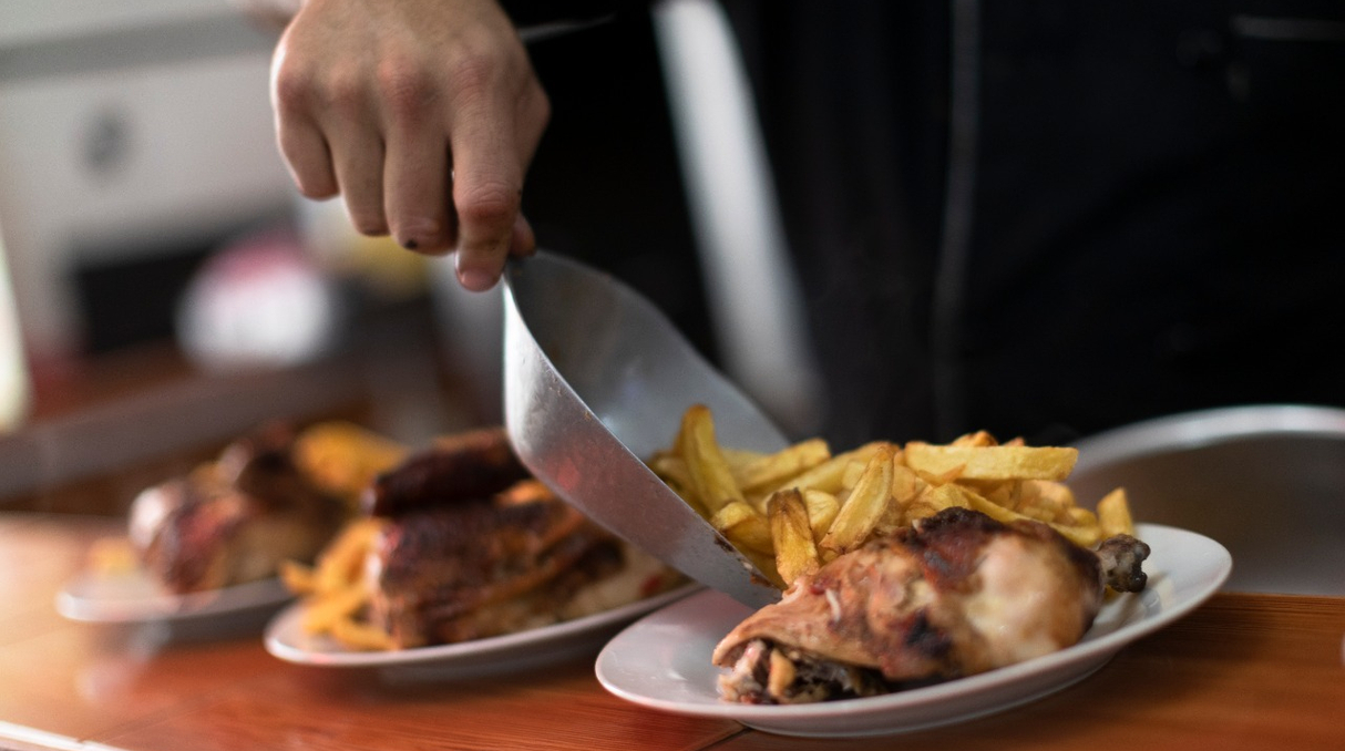 'Día del Pollo a la Brasa': Con largas colas y restaurantes llenos, así ...