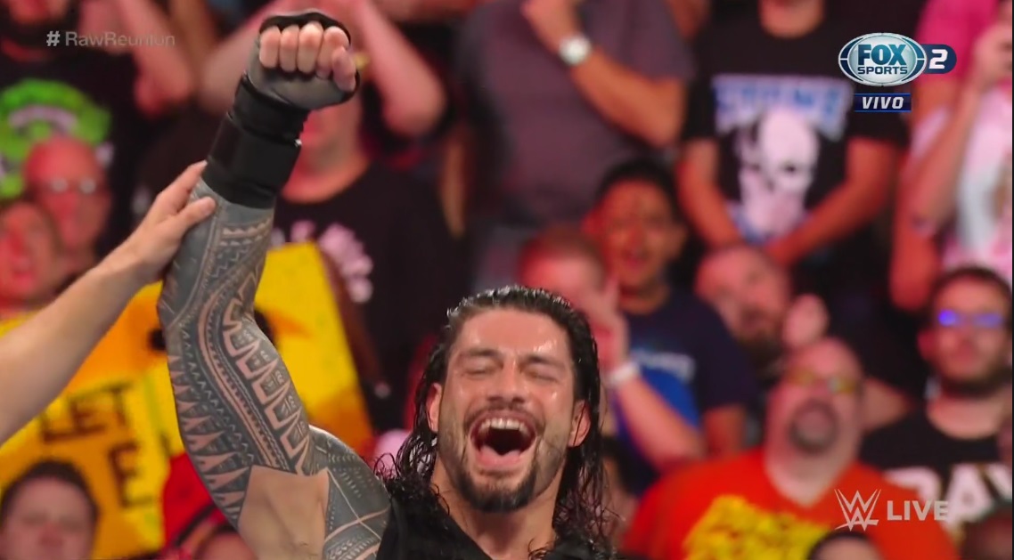 WWE: Roman Reigns derrotó a Samoa Joe en una esperada confrontación de ...