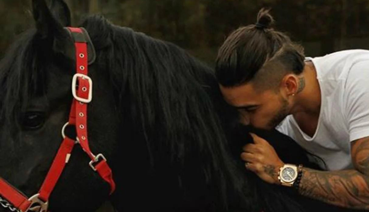 Instagram: Maluma presenta a sus espectaculares caballos desde su finca ...
