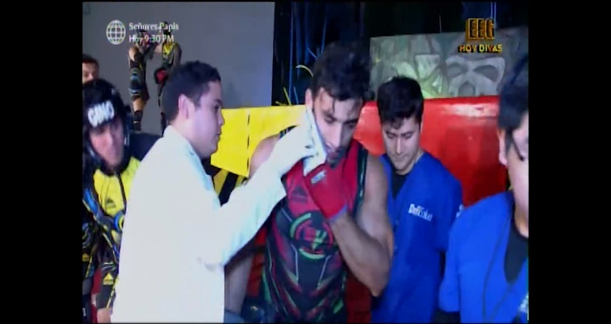 Esto es Guerra: Said Palao recibe un fuerte golpe de Gino Assereto y tuvo que ser atendido por ...