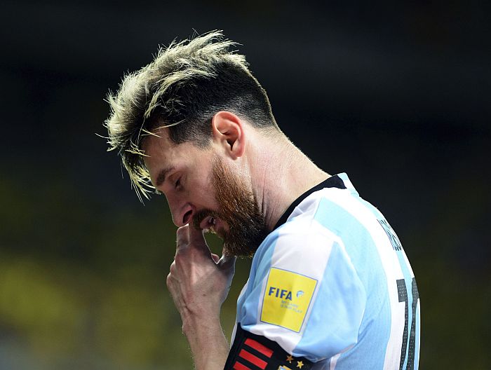Lionel Messi y su rostro de decepción tras la derrota de Argentina ante ...