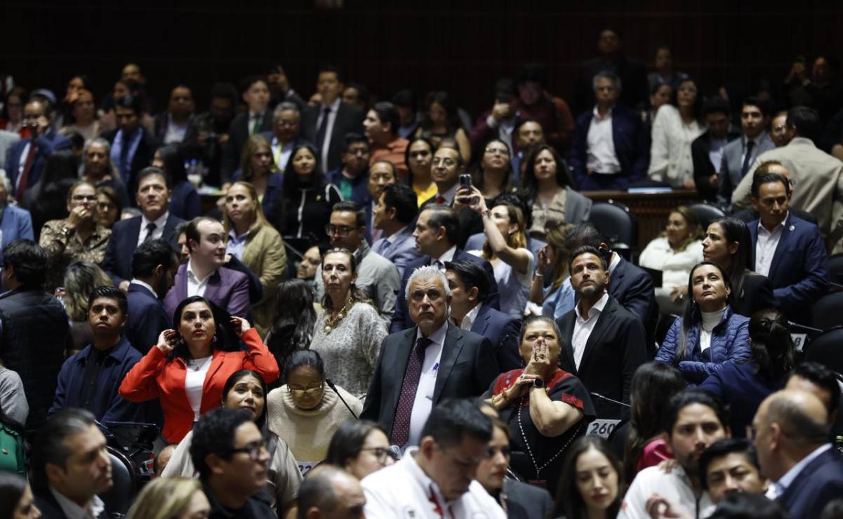 Despliegan mantas en San Lázaro contra Morena