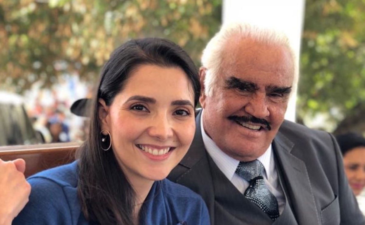 ángela Aguilar Y Su Familia Presentes En El Homenaje A Vicente Fernández