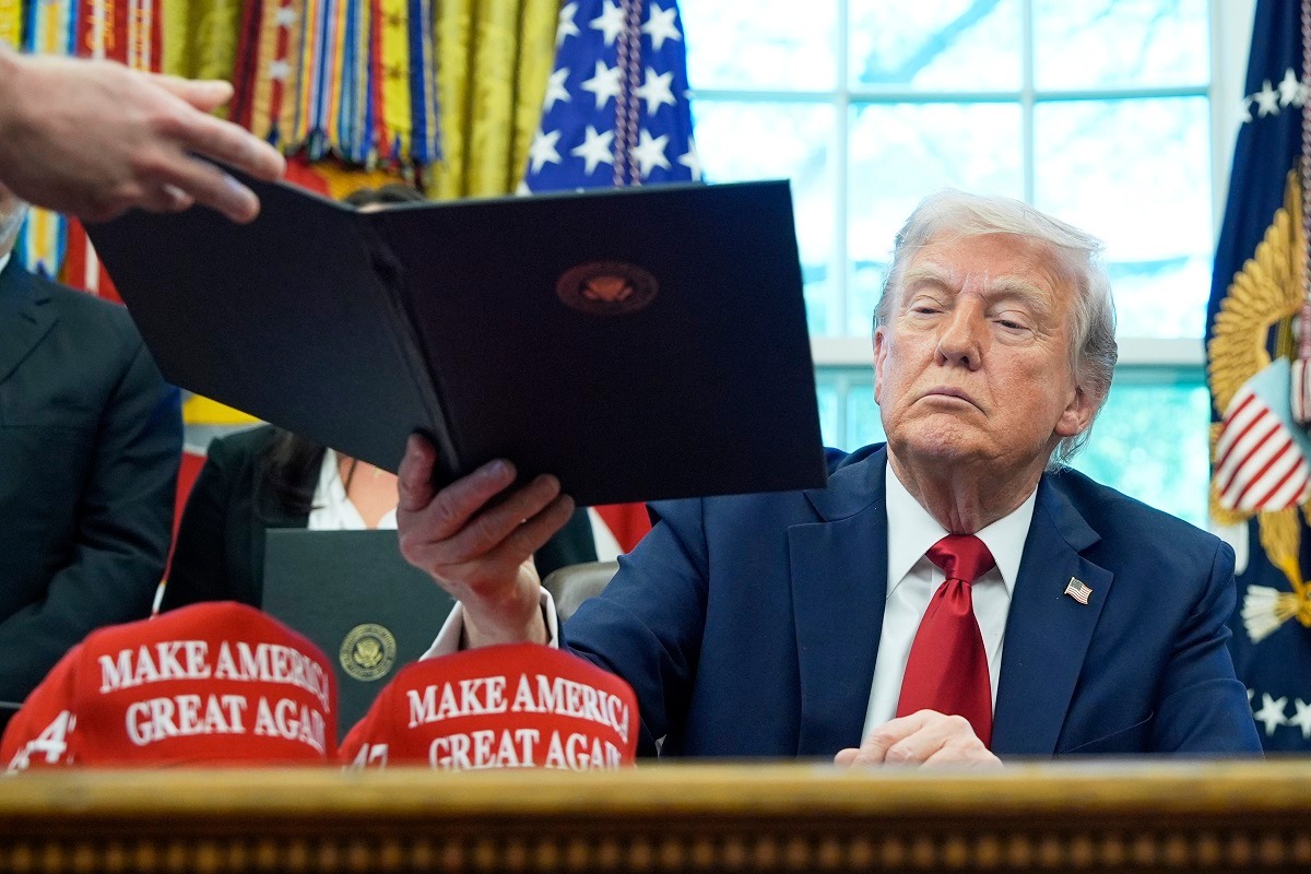 Una jueza fue detenida en EU por obstruir el arresto de un migrante, reporta director del FBI ...