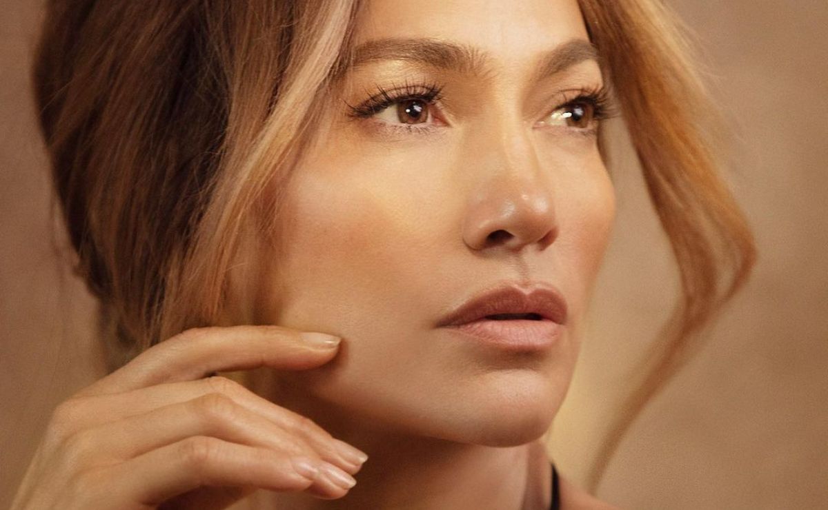 Así de hermosa luce JLo con su cabello al natural