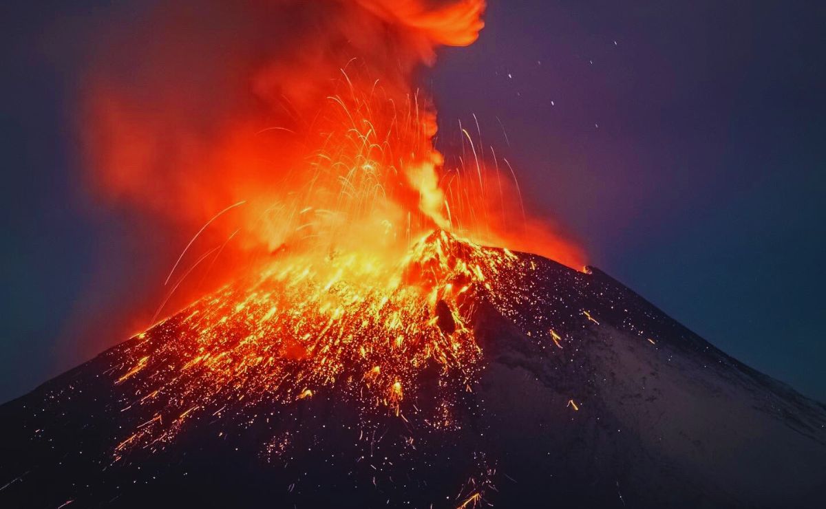 VIDEO Alpinista logra llegar al cráter del volcán Popocatépetl y ...