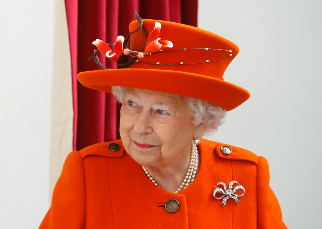 ¿Qué pasará con las flores que dejaron para Isabel II? Esto