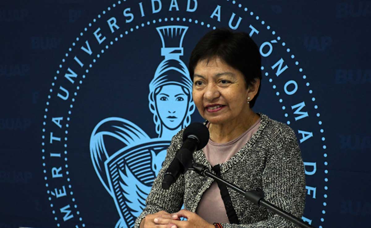Lilia Cedillo desea éxito para egresados de la BUAP | El Universal Puebla