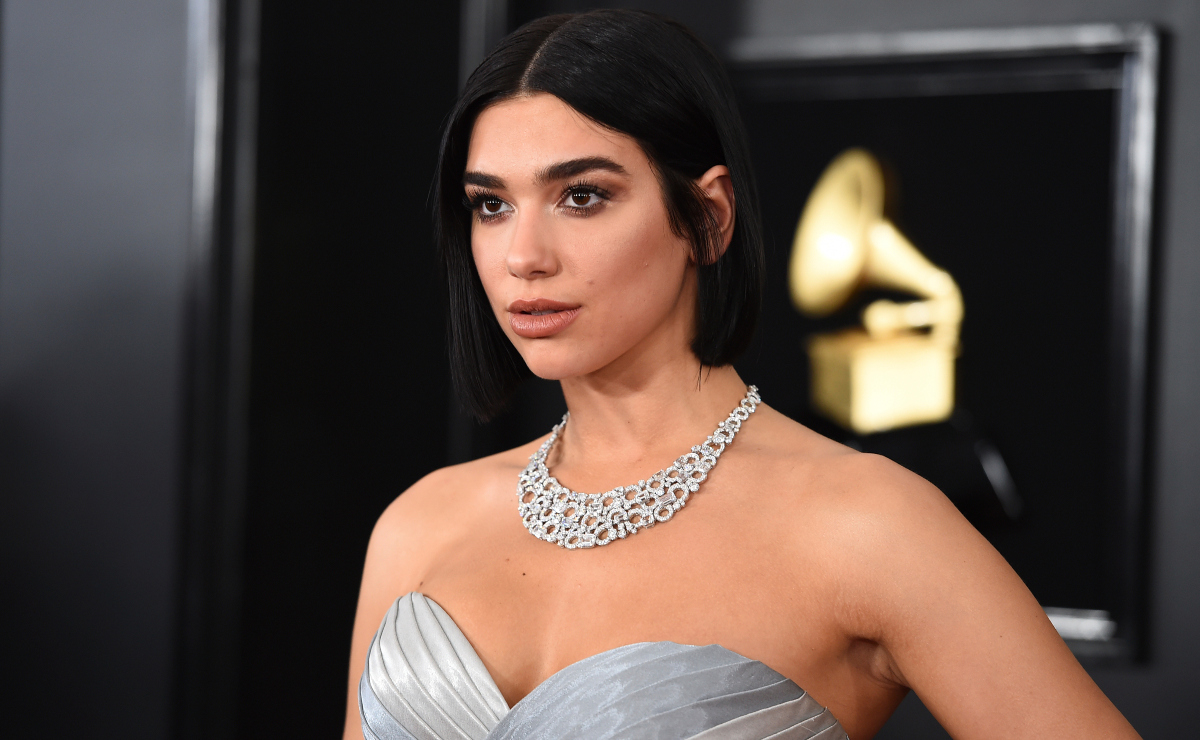 Dua Lipa se adelanta a la primavera con un mini bikini de crochet