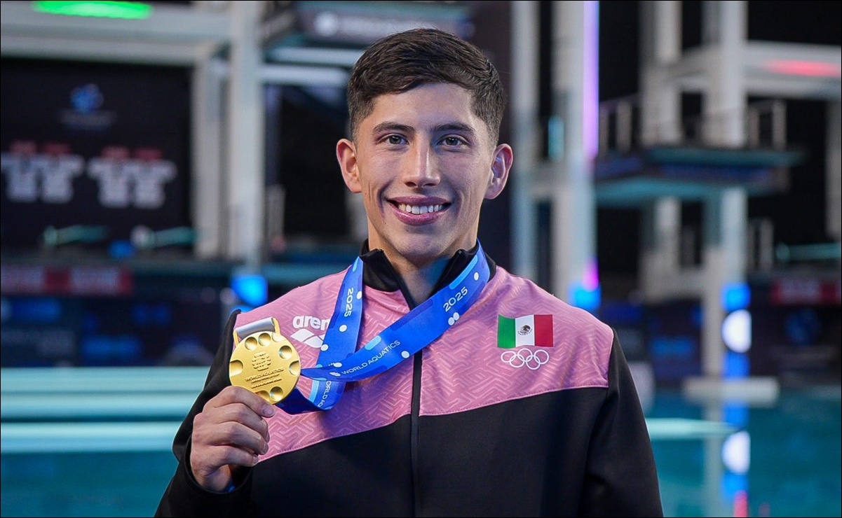 Santo Jr. consuma el triunfo en su primera lucha en Ciudad de México