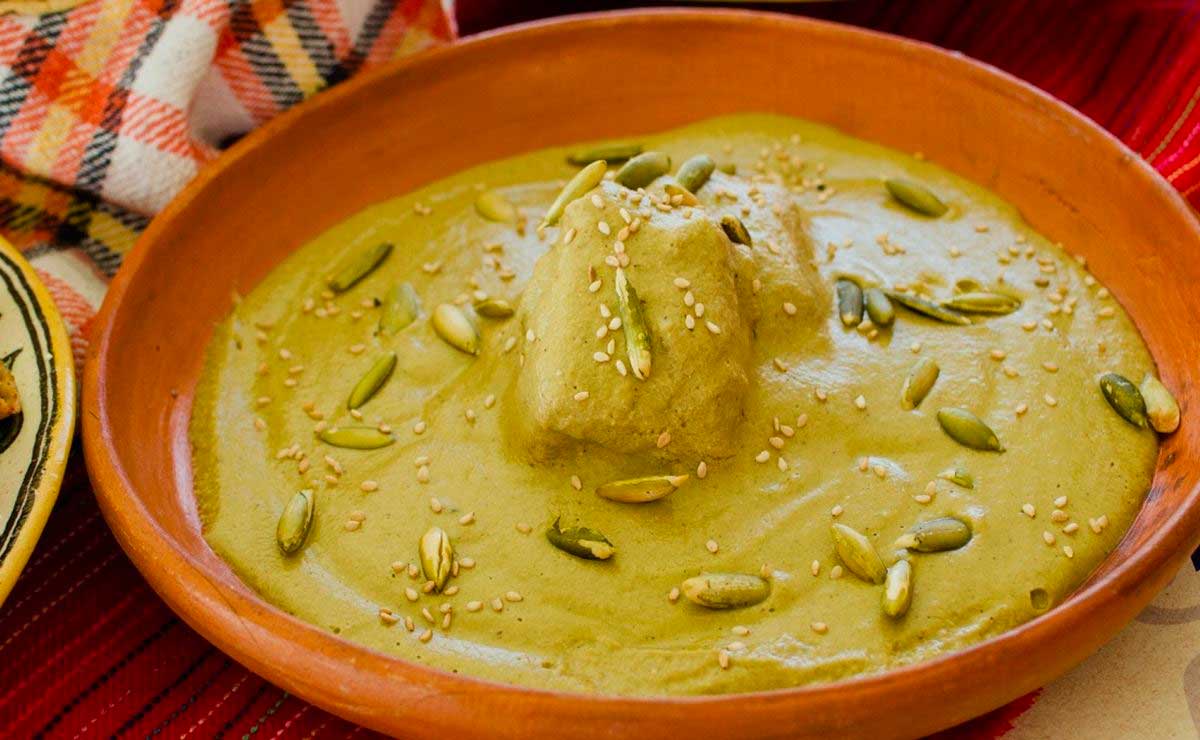 Mole poblano, el versátil platillo barroco que se lleva con todo | El ...
