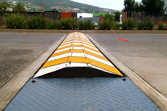 Instalan el primer tope inteligente en Puebla; los de cemento, contaminan