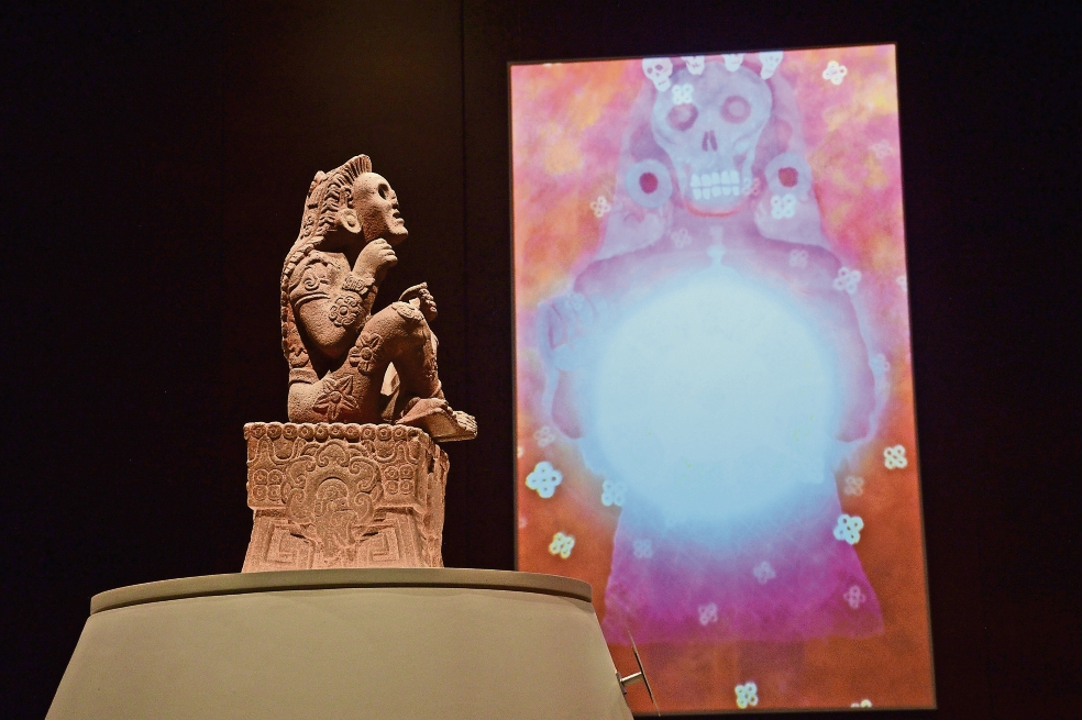 Estudio revela los colores de la escultura del dios Xochipilli