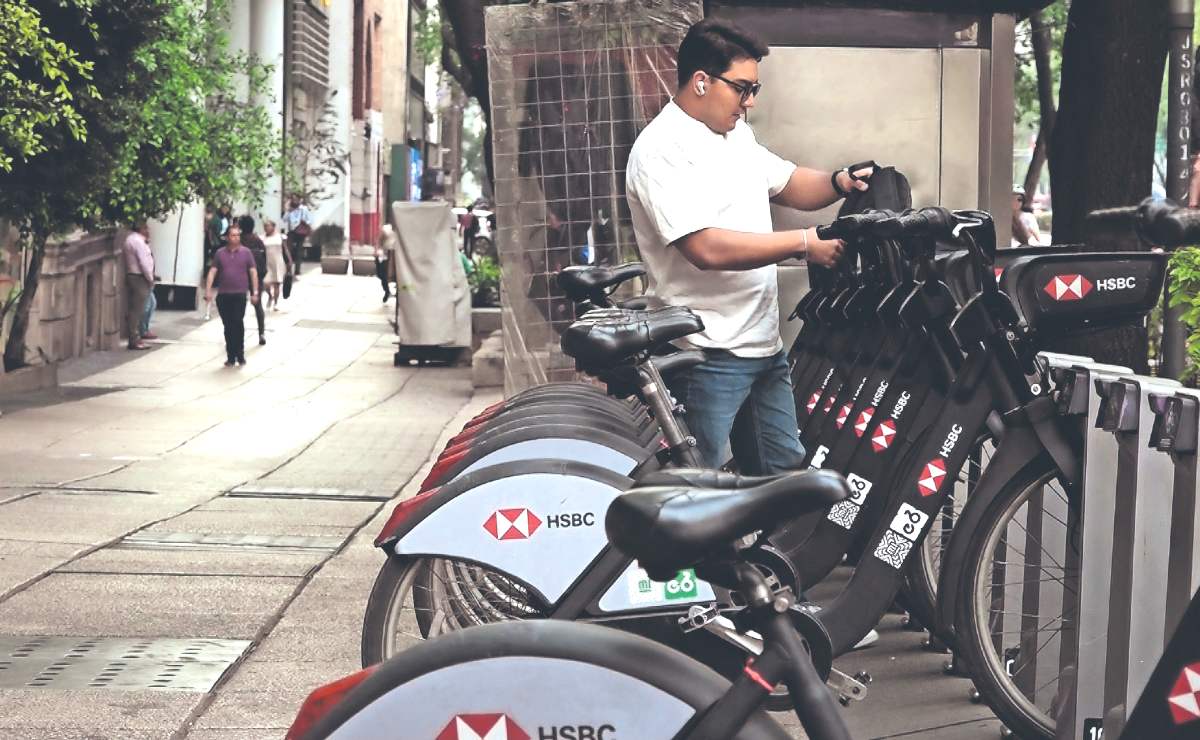 Adiós a los franeleros: qué hacer si te exigen dinero para "cuidar" tu auto