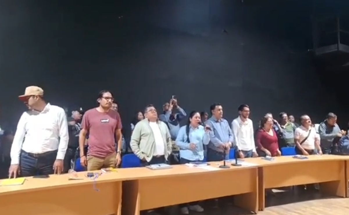 Dejan corona fúnebre frente a casa de Paola Gárate, diputada del PRI en ...