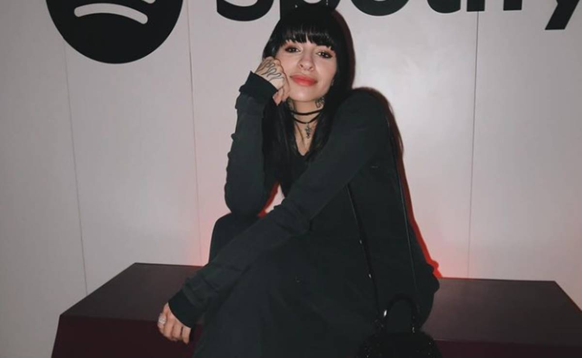 Cazzu regresa a los escenarios con un poderoso mensaje ¿para Ángela Aguilar?: "Mami quédate con él"