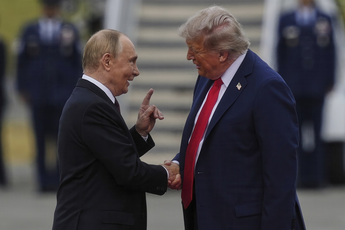 Reunión Trump-Putin: Un saludo efusivo y luego gestos confusos; aquí ...