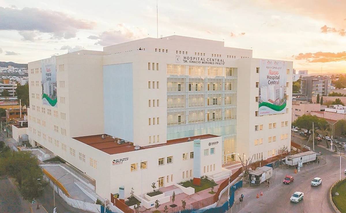 En visita furtiva, AMLO revisa avances del Hospital Central de SLP ...