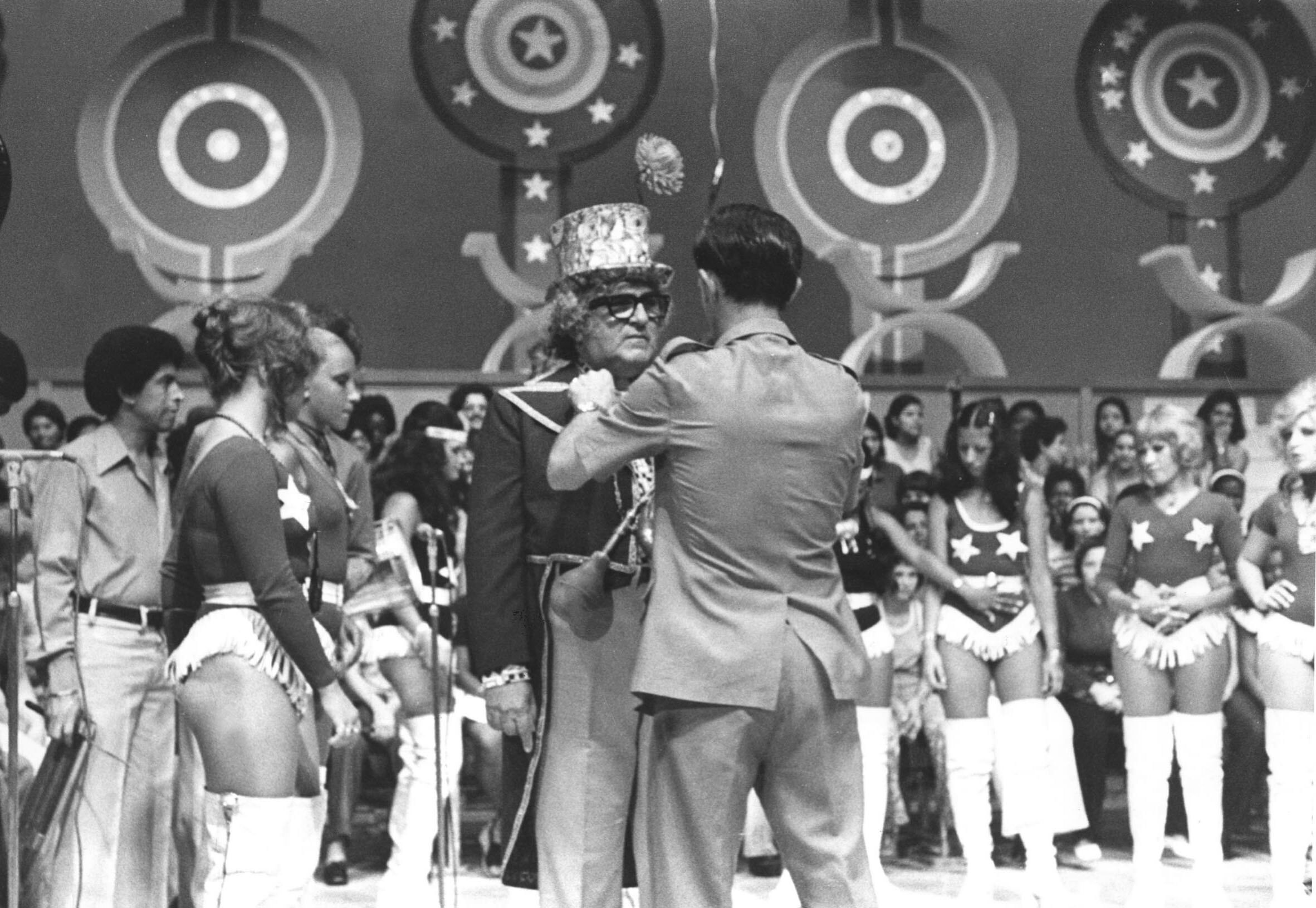 Chacrinha (1917-1988) | Estadão - Estadão