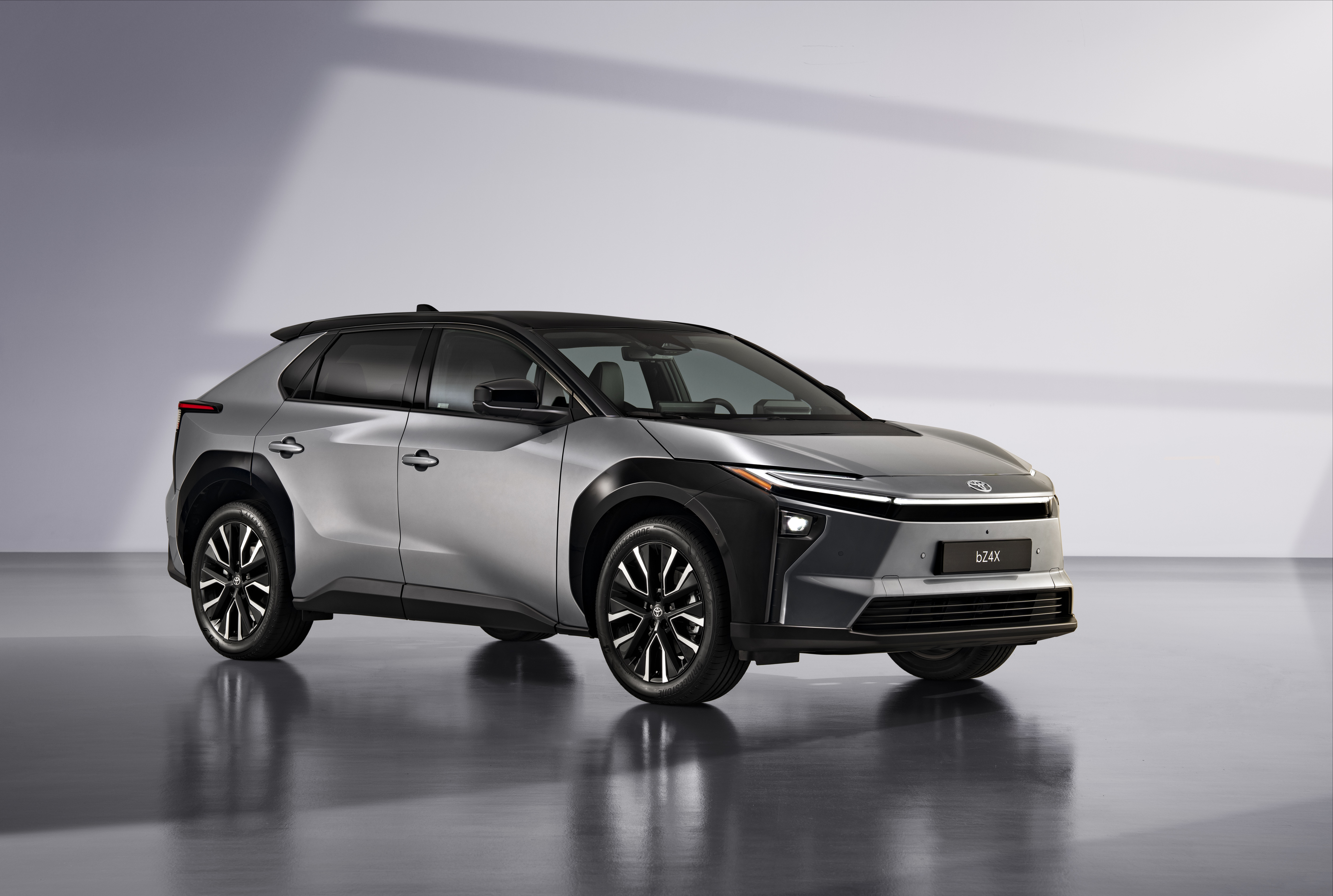 Toyota bZ4X: veja fotos do primeiro carro elétrico da marca no Brasil ...