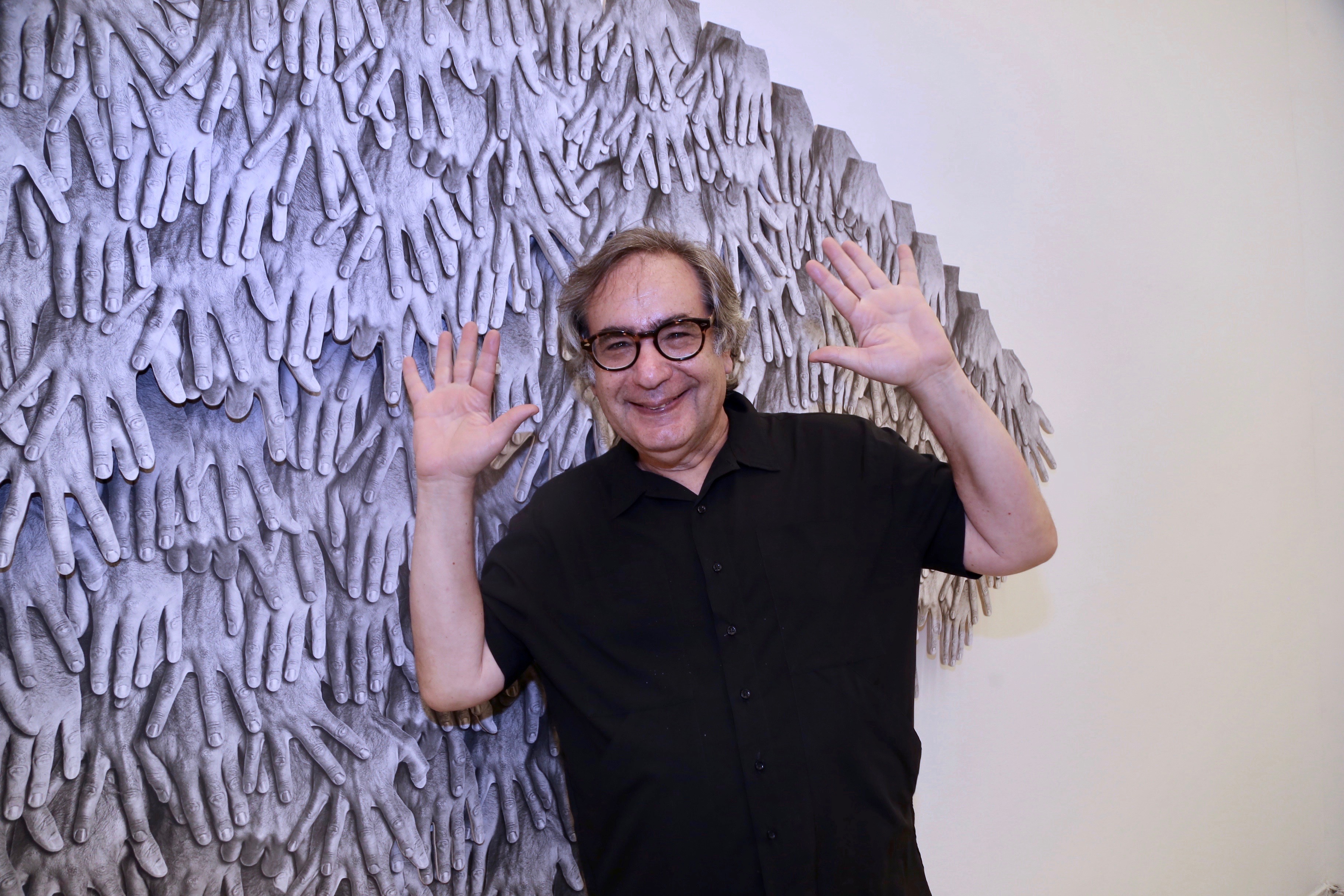 JR inaugura exposição “O Papel da Mão” na Galeria Nara Roesler, nos ...