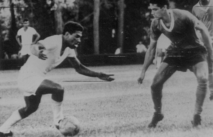 Mané Garrincha, o "anjo das pernas tortas" | Estadão - Estadão