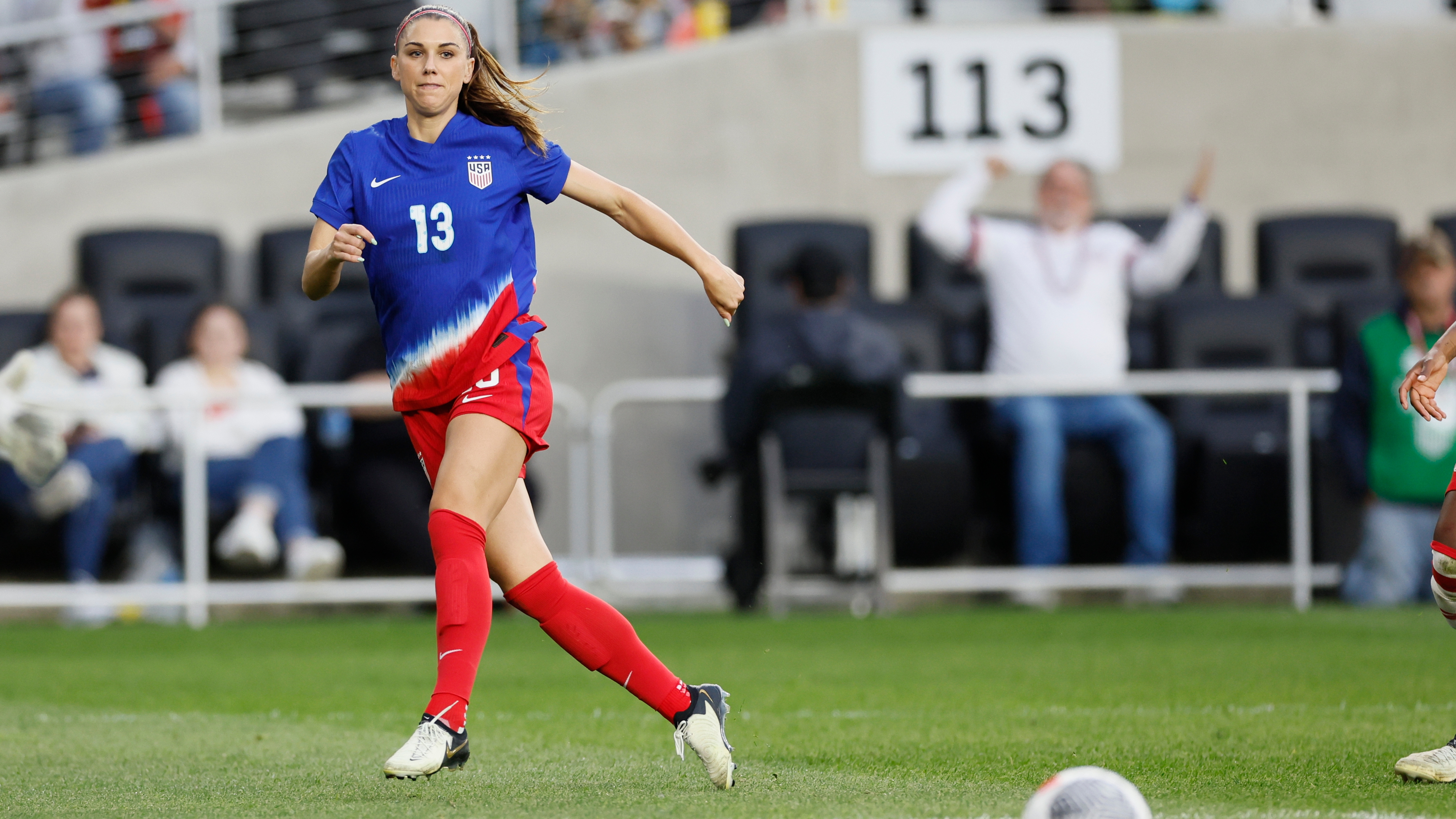 Alex Morgan Viering Alex Morgan Announces Retirement, Closing