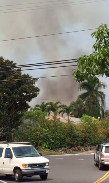 Big Island brush fire closes portion of Hualalai Road in Kailua-Kona
