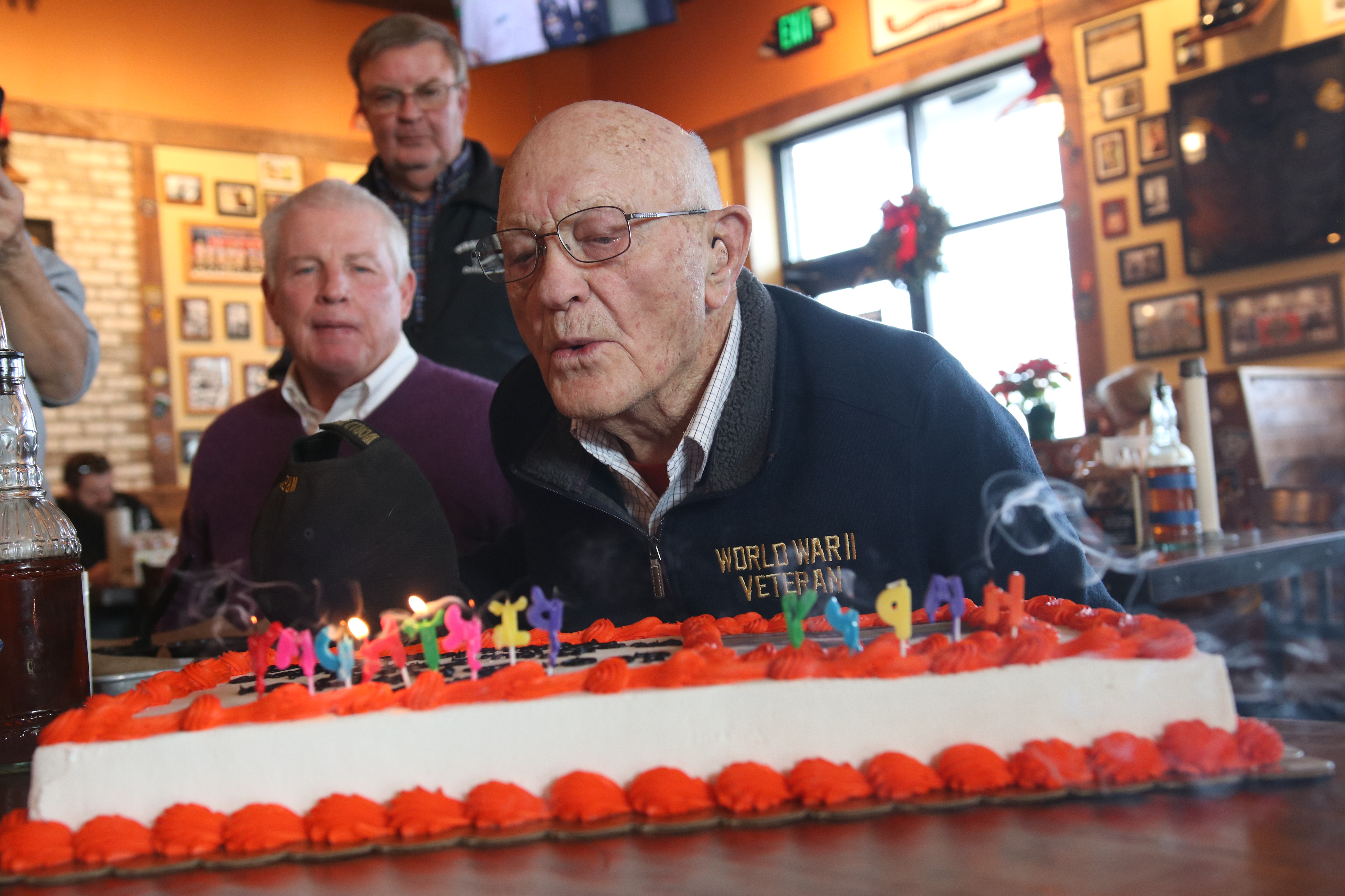 War War Ii Veteran Cakes