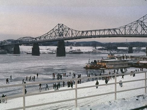 Ohio River Freeze The Ohio River Frozen Hi Res Stock Photography And