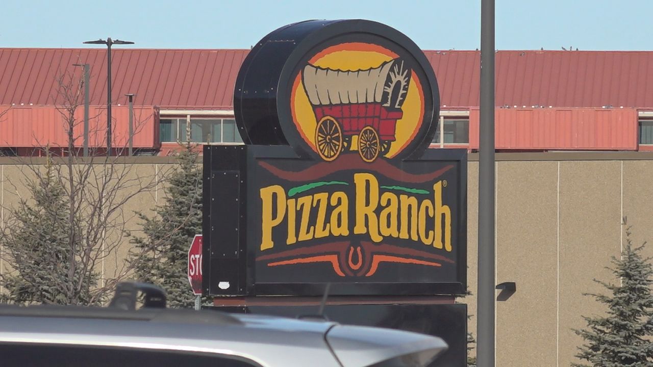 Pizza Ranch Logo