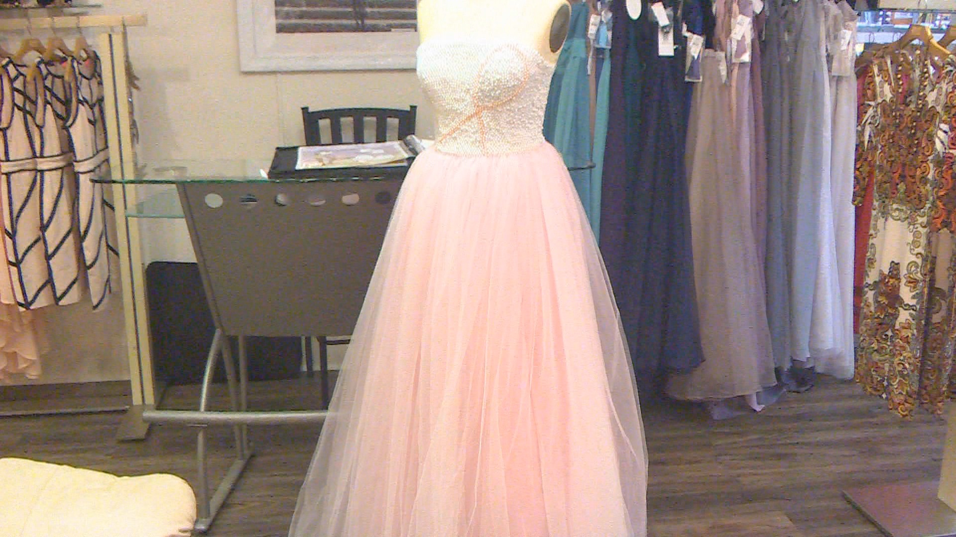 Breast cancer wedding dress | Beachweddingtips.com