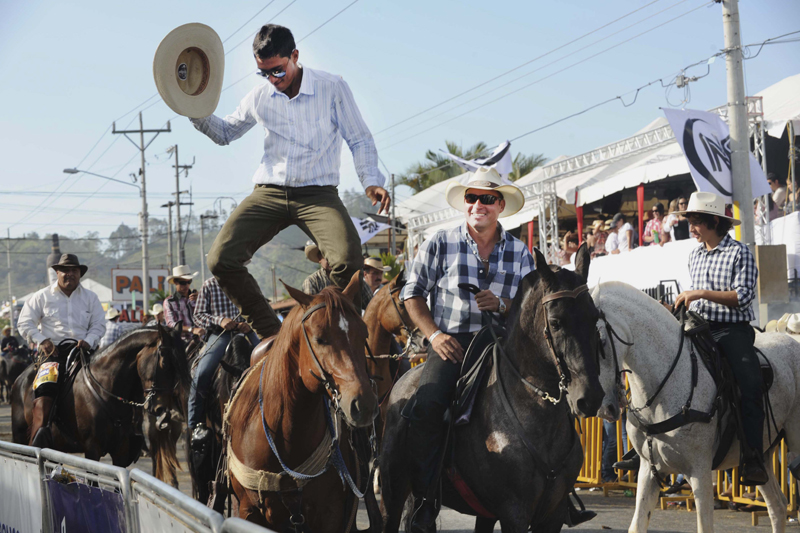Siga el tope de las fiestas de Palmares en La Nación en Internet | La ...