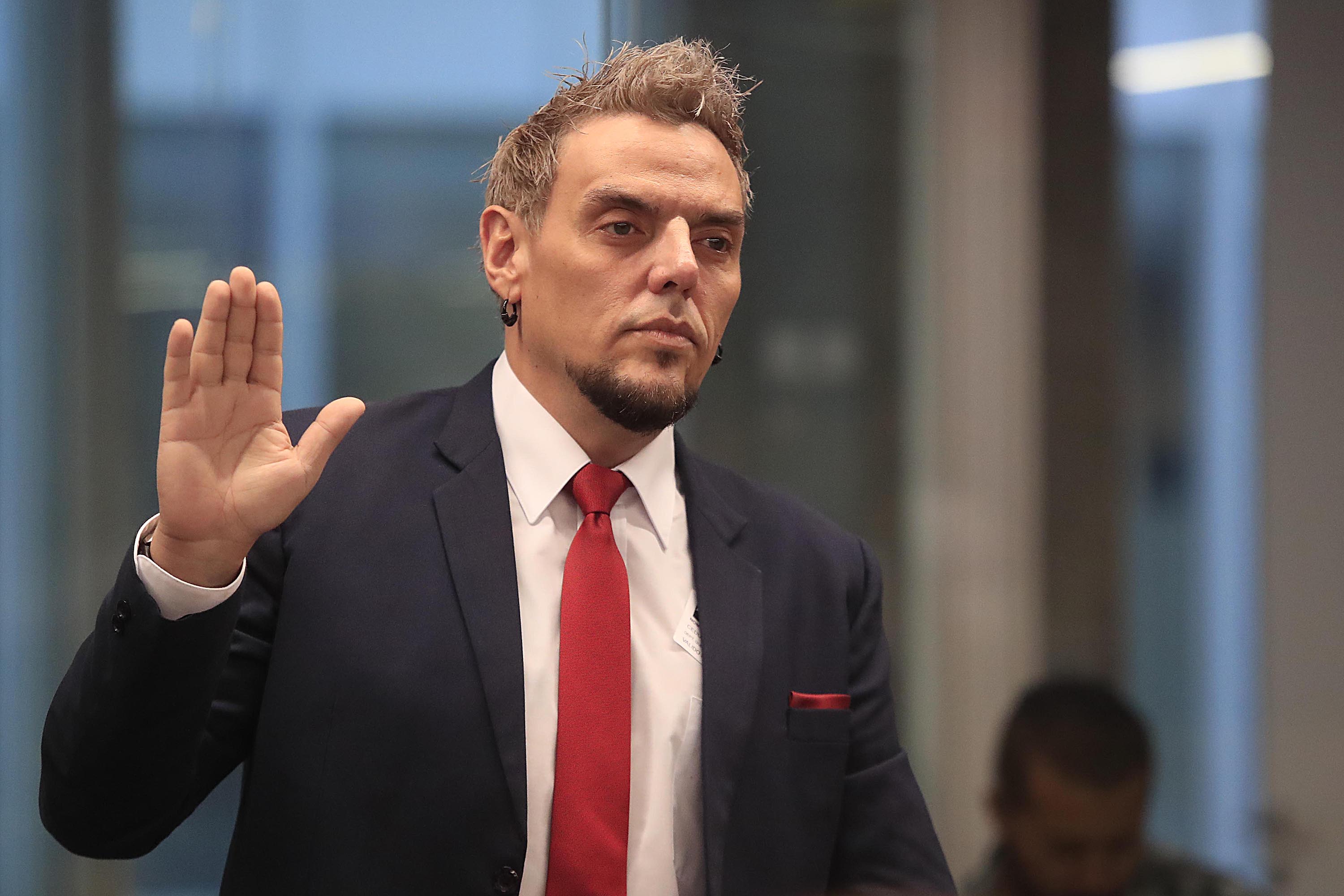 Eloy Mora se defiende ante las críticas por lo que está haciendo con su ...