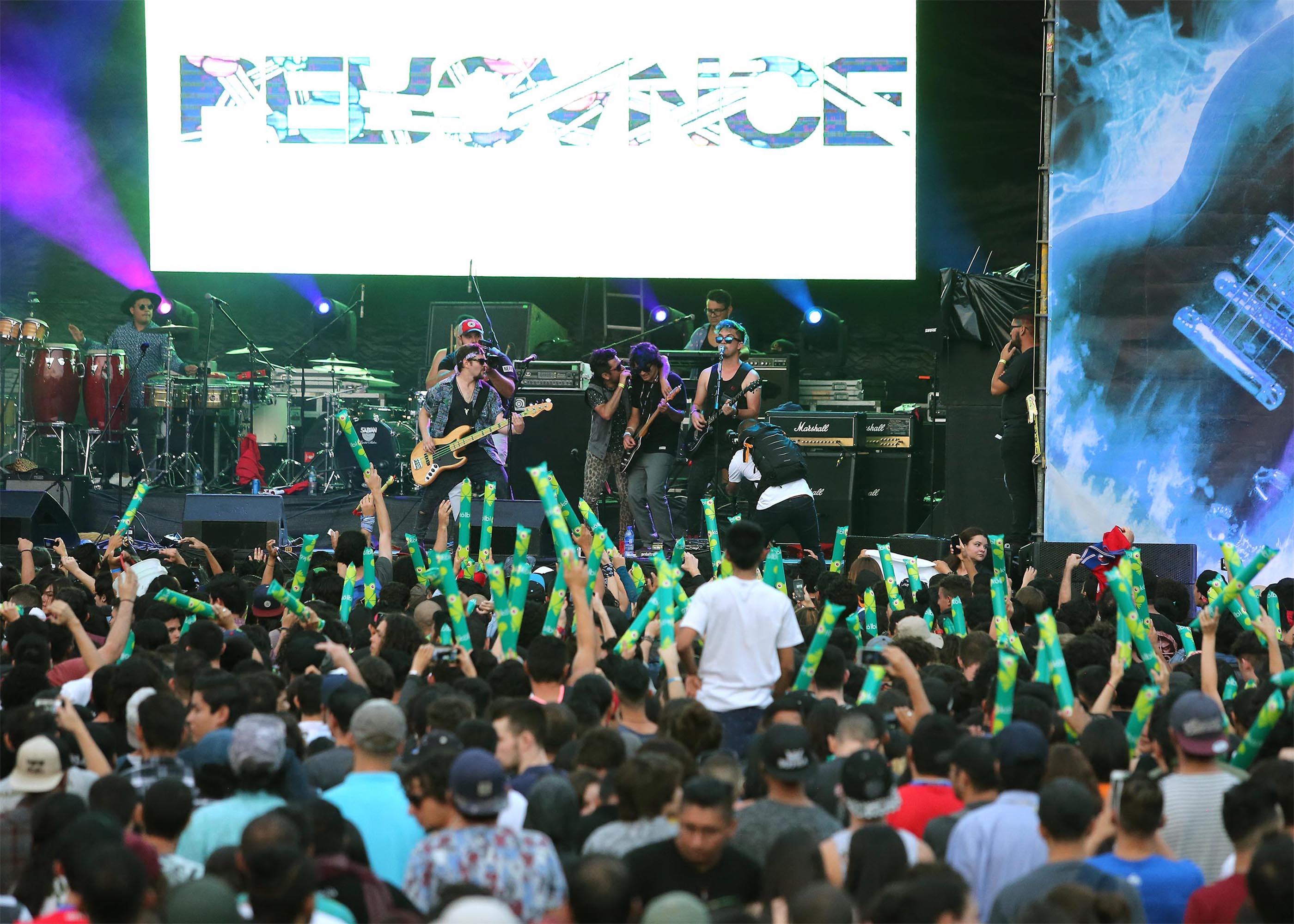 El grupo Percance casi se va de espaldas al ver que un tico no se sabía ...