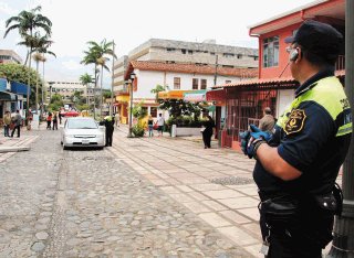 Sala IV prohíbe estacionar autos en bulevar de la Corte | La Nación