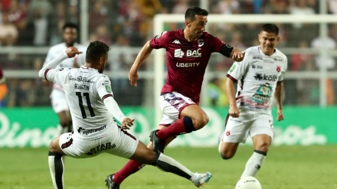 ¿Es Mariano Torres el mejor extranjero en la historia del Saprissa ...