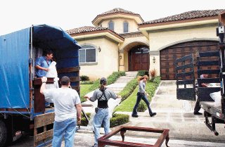 Walter Reiche y Eliseo Vargas disputan por casa de Valle del Sol | La ...