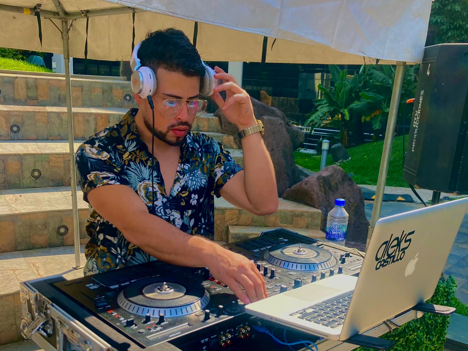 Dj fue la víctima mortal de trágico accidente en el que carro cayó a ...