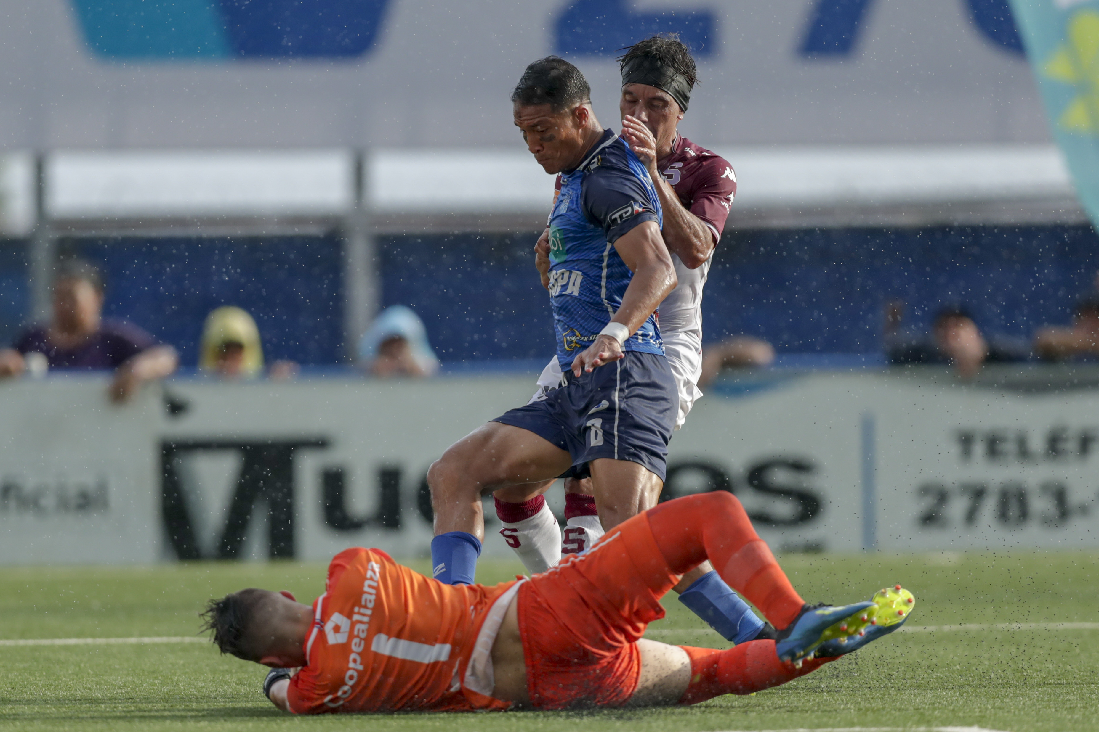 Bryan Segura ratificó sus excelentes reflejos ante Saprissa – La Teja