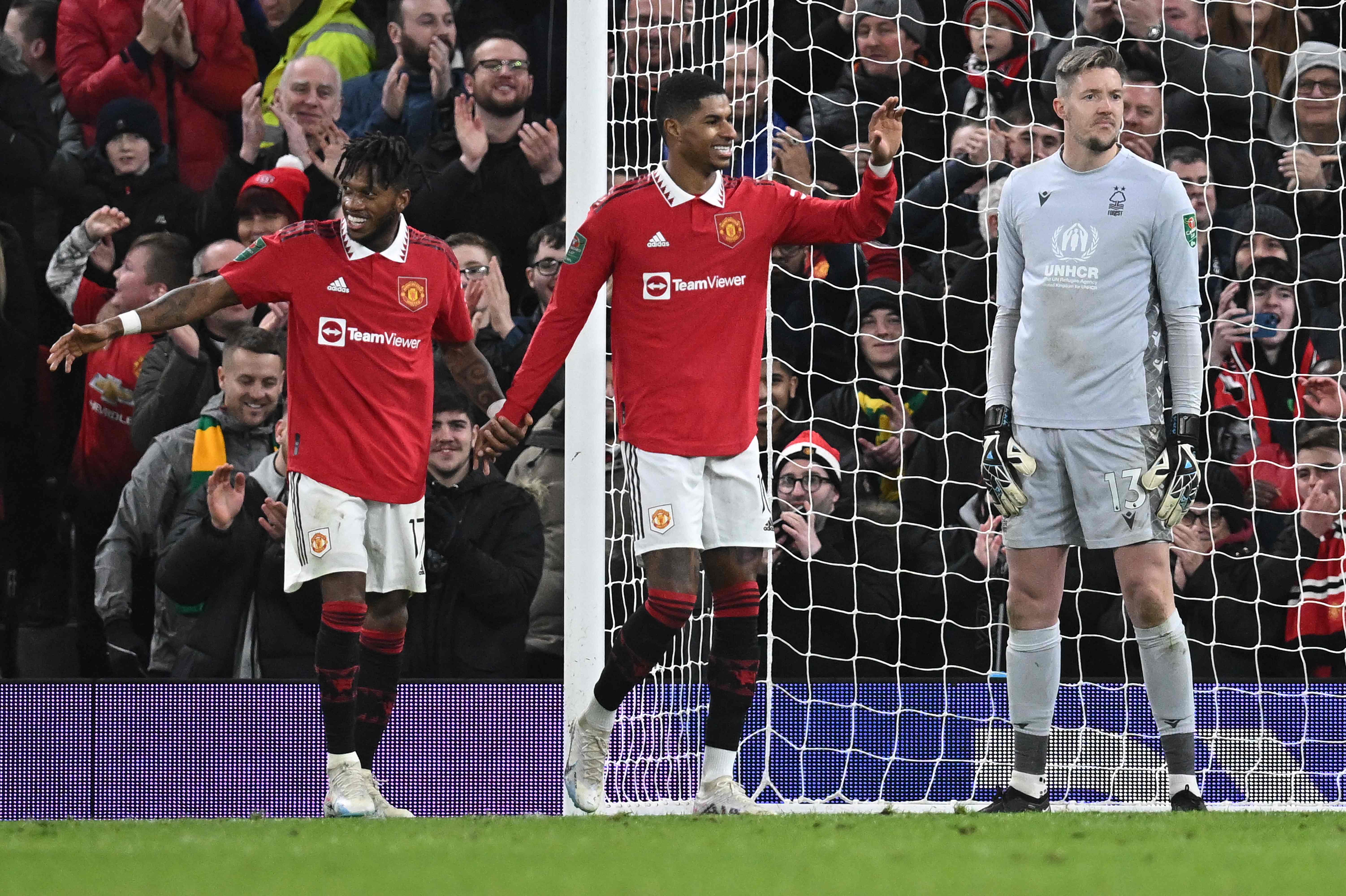Estrella del Manchester United es tendencia por salvar a una colega ...